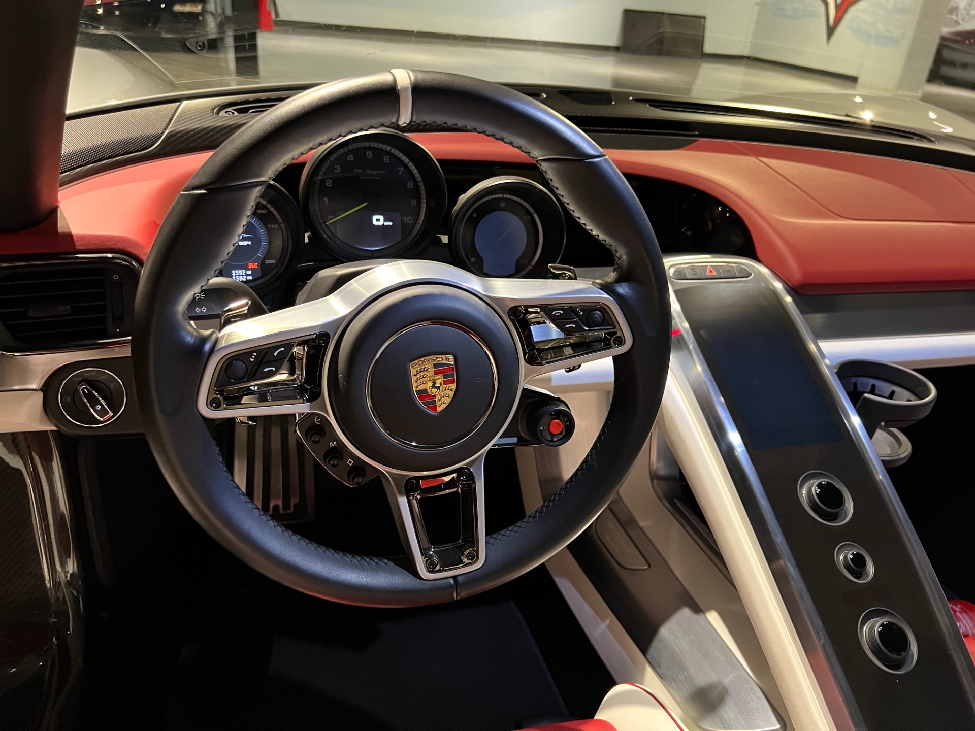 Porsche 918 Interior