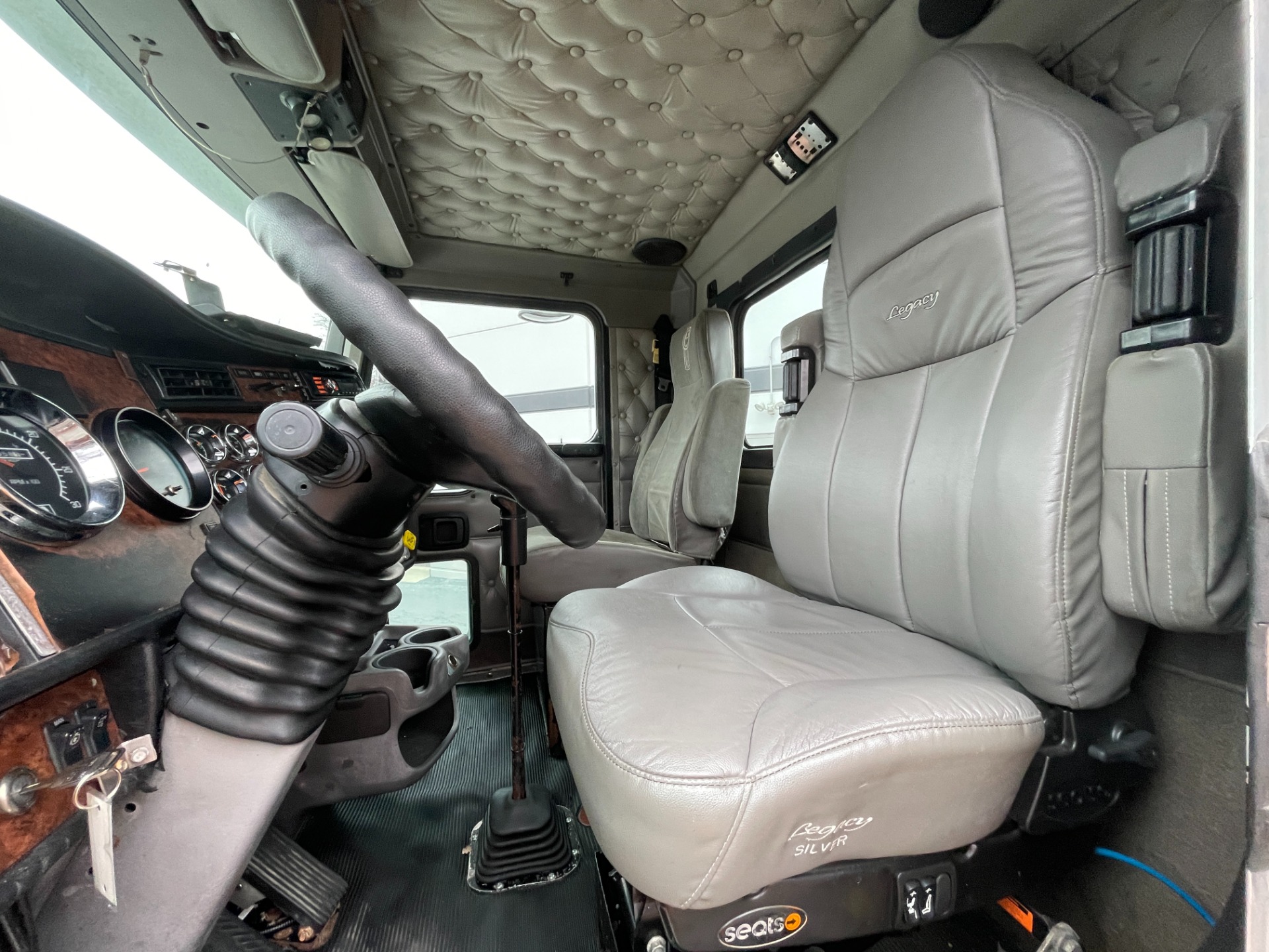 Kenworth T800 Interior