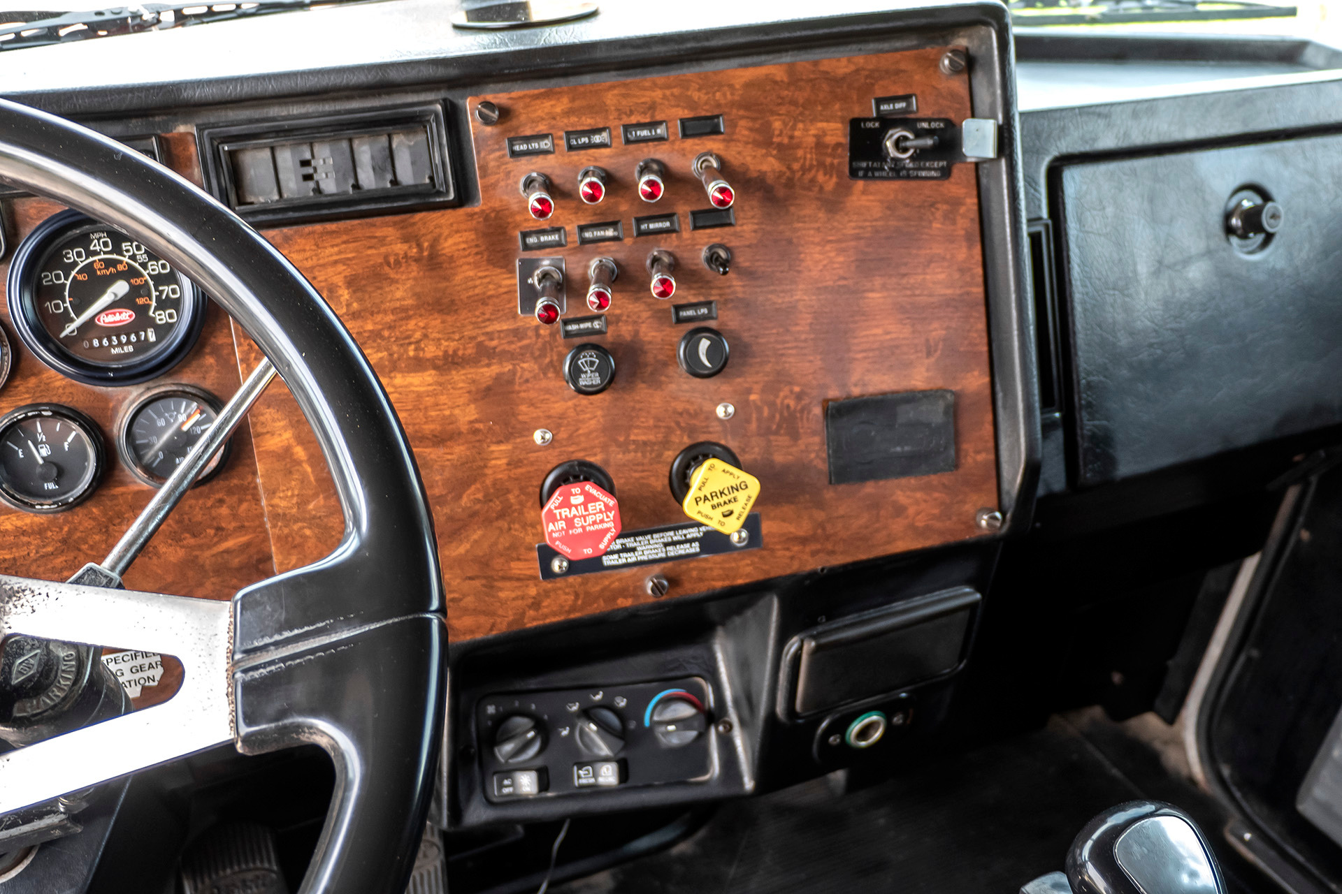 Peterbilt 379 Stock Interior