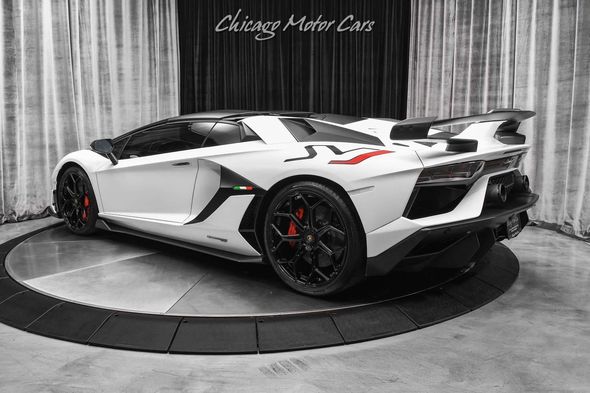 Lamborghini Aventador Matte White